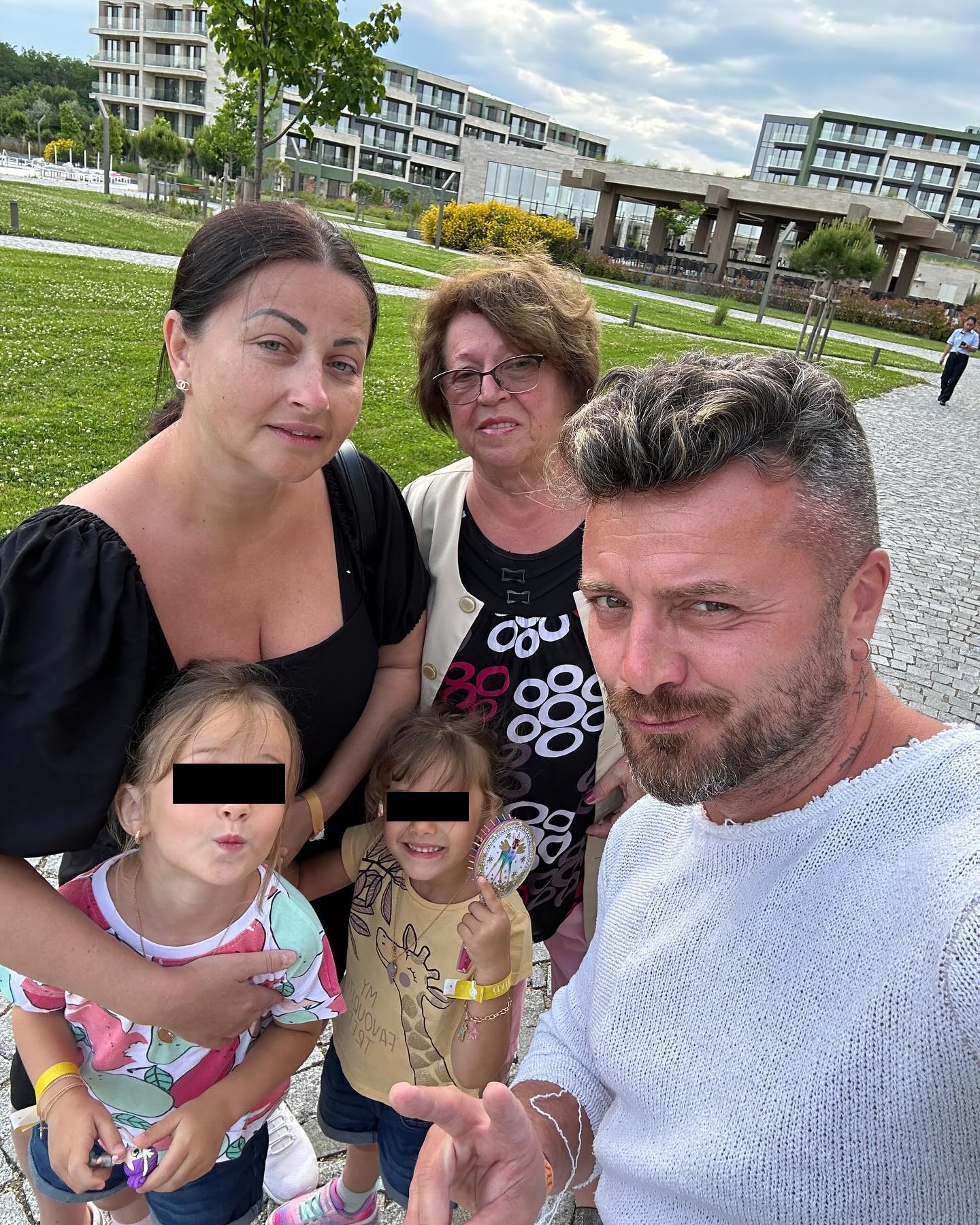 VIDEO! Cheloo, surprins facand salutul lui Hitler la un concert ...