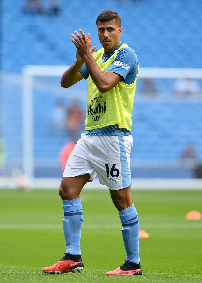 Oficialii lui Manchester City ar plănui să îi ofere lui Rodri un nou ...