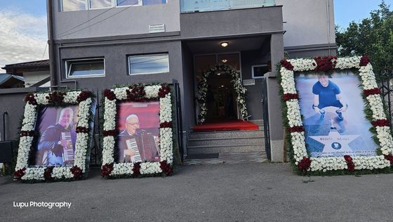Imagini sfâșietoare de la priveghiul lui Neluță Neagu! Ce a apărut în ...