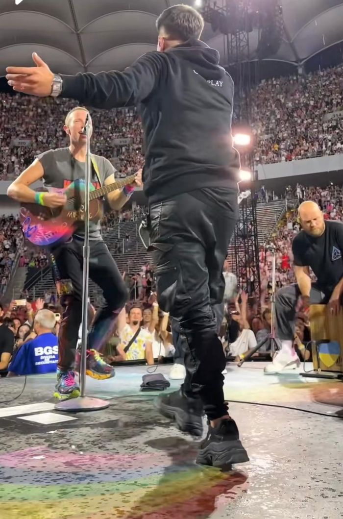 Reacția virală a lui Babasha după ce a urcat din nou pe scenă, la al ...
