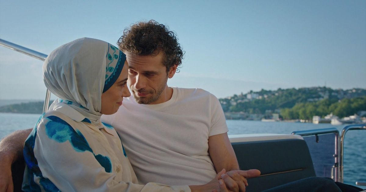 În această seară, de la ora 20:00, în noul episod din serialul “O dragoste”, difuzat la Kanal D ...