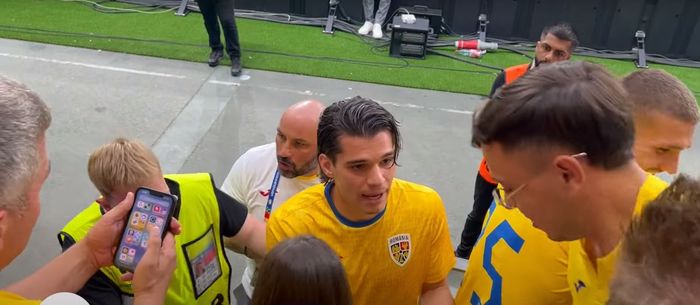 Pe cine a căutat Ianis Hagi, imediat după meciul cu Slovacia? Era cu ...