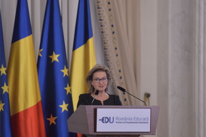 Cine e Mona Nicolici. Biografie: vârstă, studii, carieră, familie. Află ...