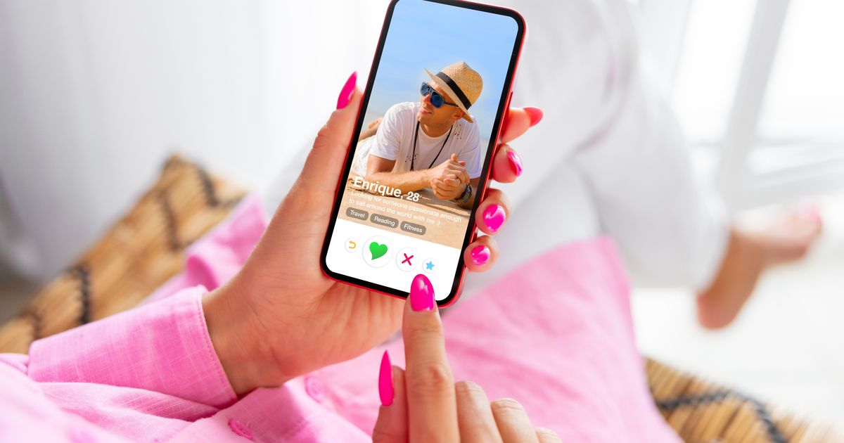 Vedete din România care și-au cunoscut jumătatea pe Tinder - WOWBiz