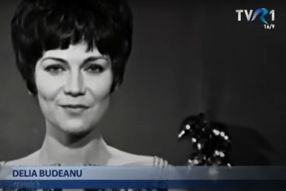 Cum arăta Delia Budeanu în tinerețe, la pupitru?! Imagini de colecția ...