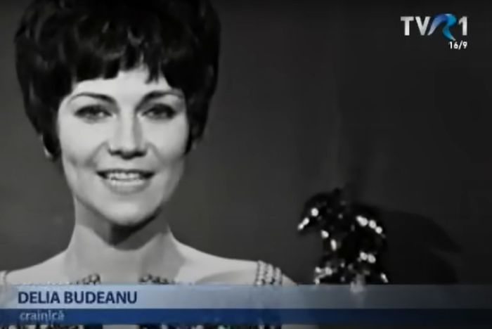 Cum arăta Delia Budeanu în tinerețe, la pupitru?! Imagini de colecția ...