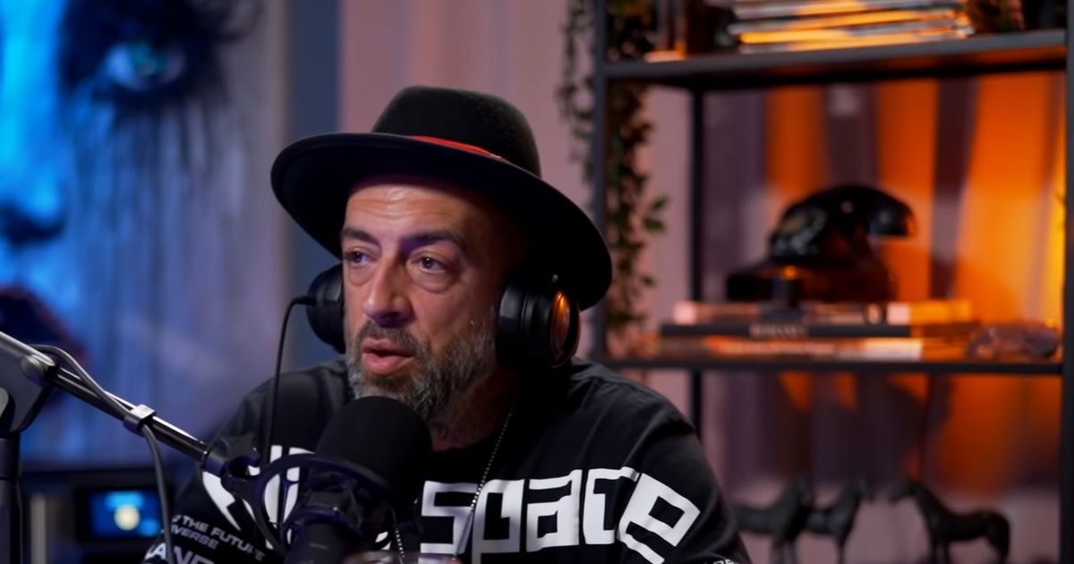 Primele imagini cu CRBL după operație! Așa a ajuns să arate artistul ...