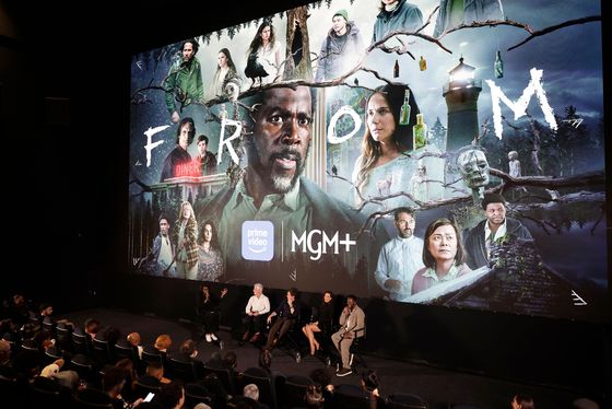 Când apare serialul „From”, sezonul 4. Primele trei sezoane se văd pe ...