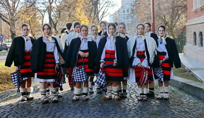 De pe ce dată se merge cu colindul în 2024. Datinii și obiceiuri ...