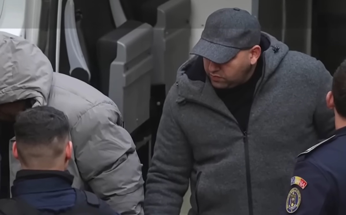 Leo de la Strehaia o sprijină pe Laura Vicol după ce a fost arestată preventiv în dosarul Nordis ...