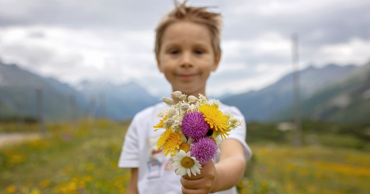Poezii de Mărțișor 2025. Cele mai frumoase versuri care exprimă bucuria ...
