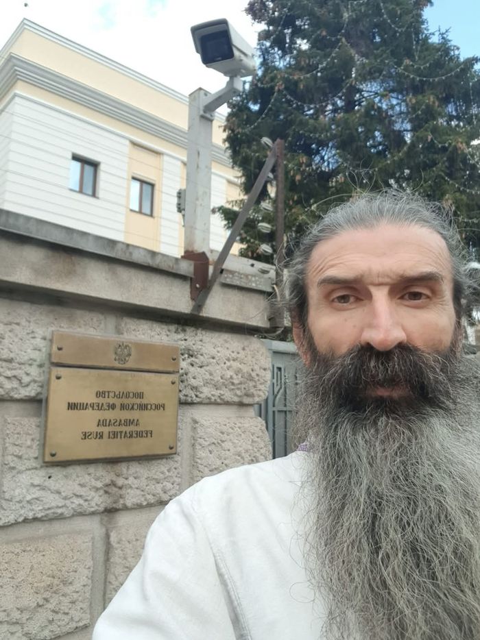 Cine este „Stegarul dac”? Pe numele său real, Cezar Avrămuță, se cațără ...