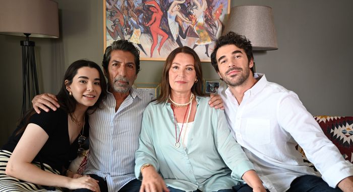 Cine sunt actorii din „Minciuni de familie”. Serialul turcesc se ...