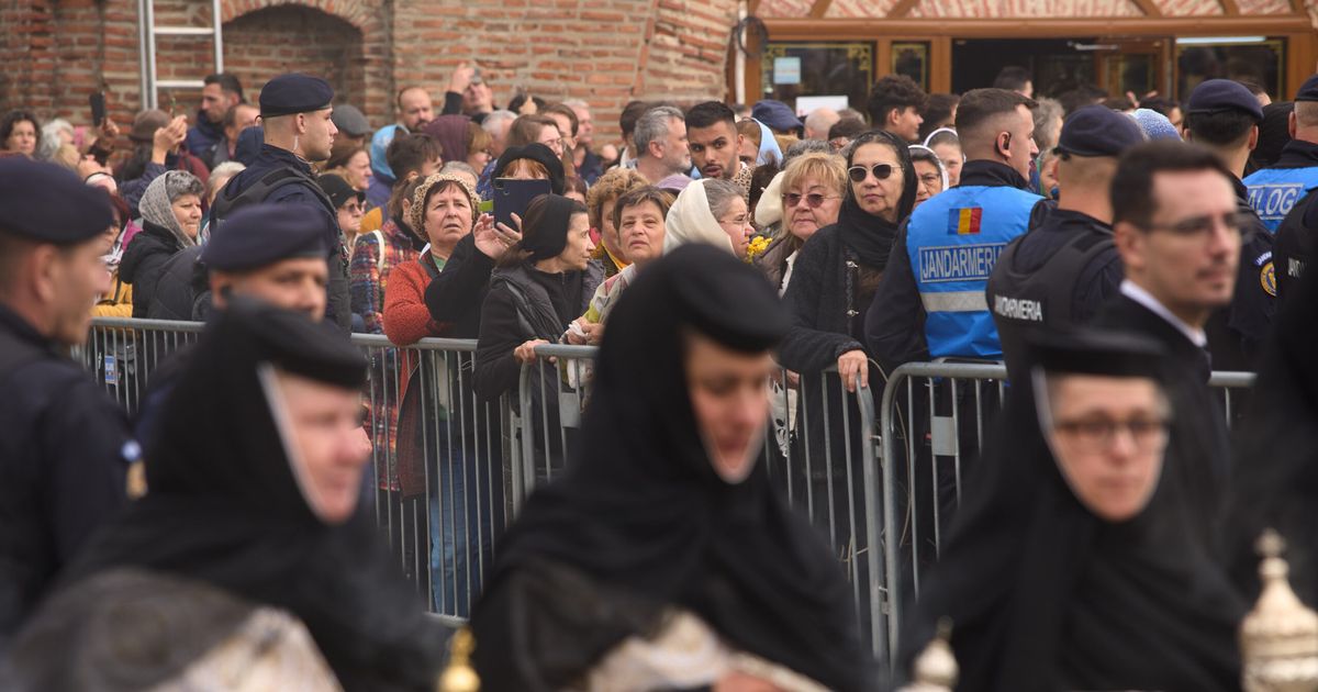 Calendar ortodox octombrie 2025. Sărbătorile cu cruce roșie din luna ...