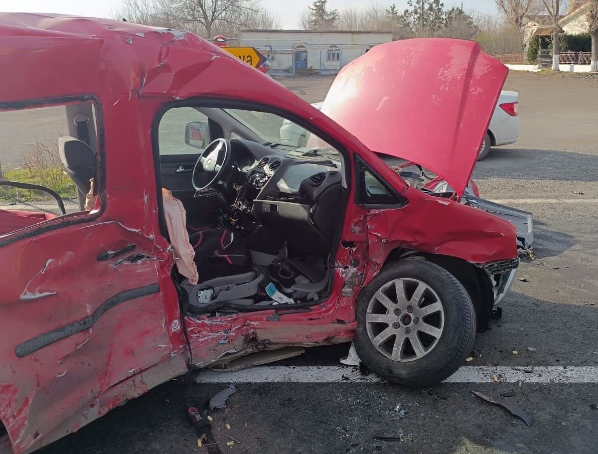 Zece persoane au fost rănite în urma unui grav accident rutier petrecut ...