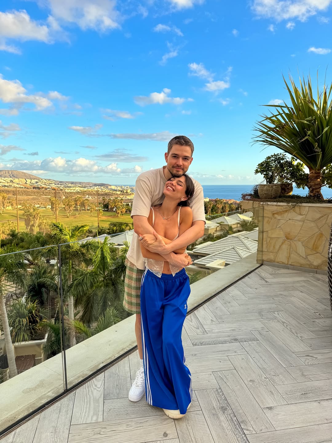 Laura Cosoi, pe mâinile medicilor după ce a anunțat că este din nou ...