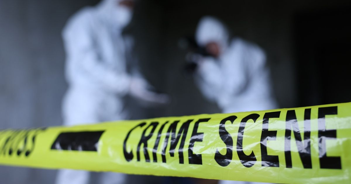 Tragedie într-un bloc din Mioveni. Un bărbat de 61 de ani a fost găsit ...