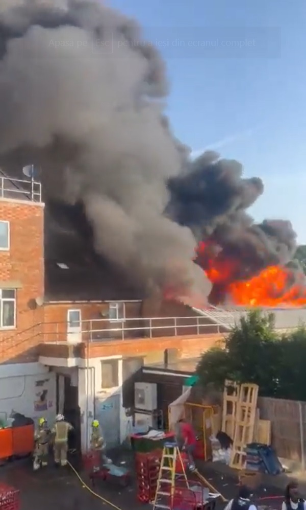 Incident șocant în Deva! Un tânăr care amenința că se aruncă de pe ...