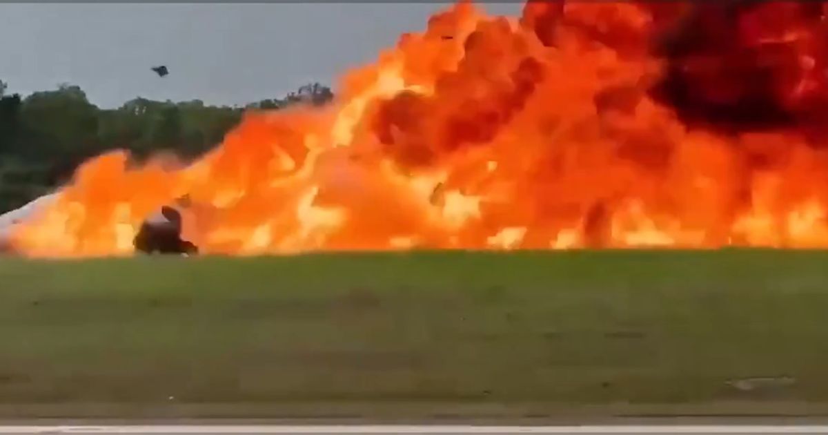 Un accident grav a avut loc la aterizare. Un avion privat care ...