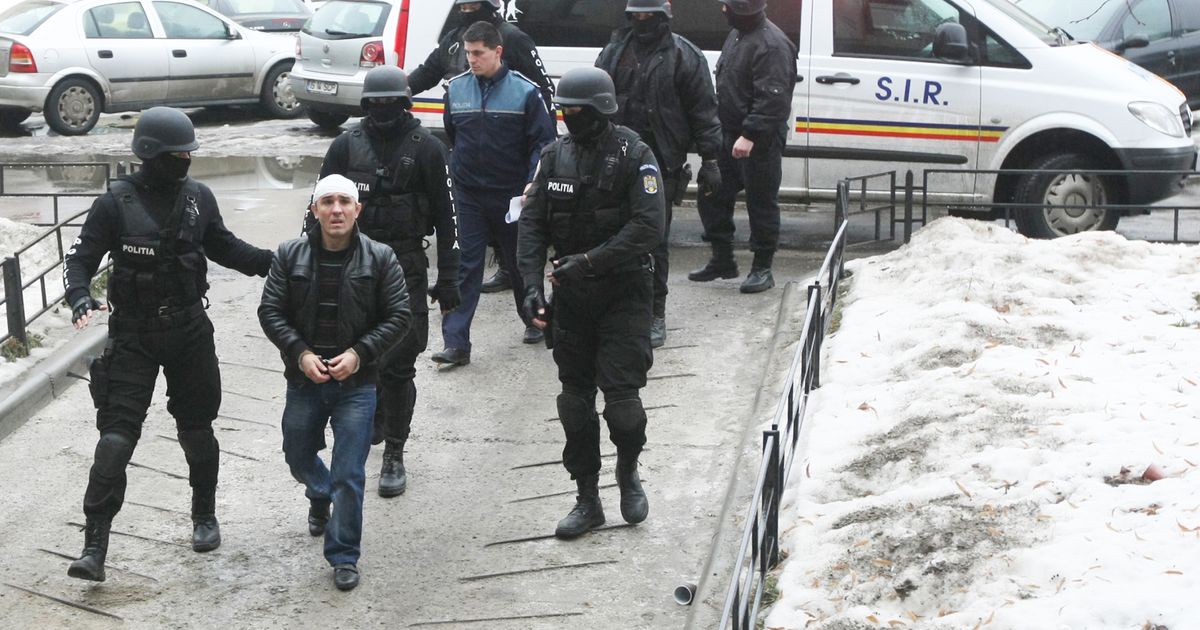 Romani suspectati de fraude informatice, prinsi cu ajutorul FBI si ...