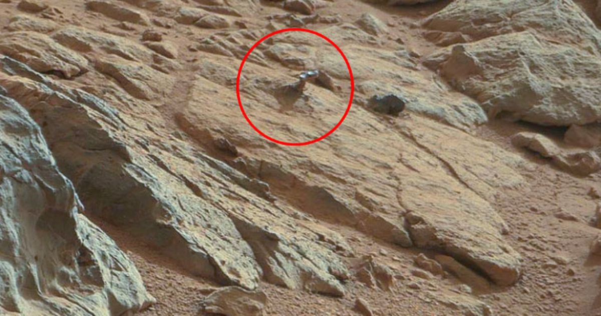 Robotul Curiosity a descoperit un obiect metalic bizar pe Marte! - WOWBiz