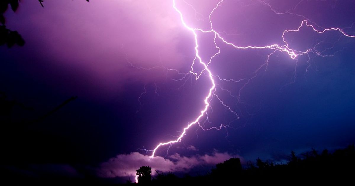 Ce se intampla cand un fulger loveste un curcubeu! Fotografia care ...