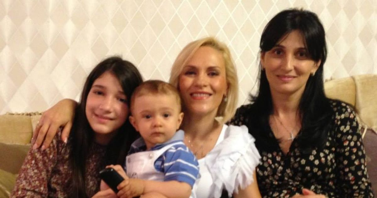 Foto emotionant! Cu sotul in arest, Luminita Becali zambeste! Gabriela ...