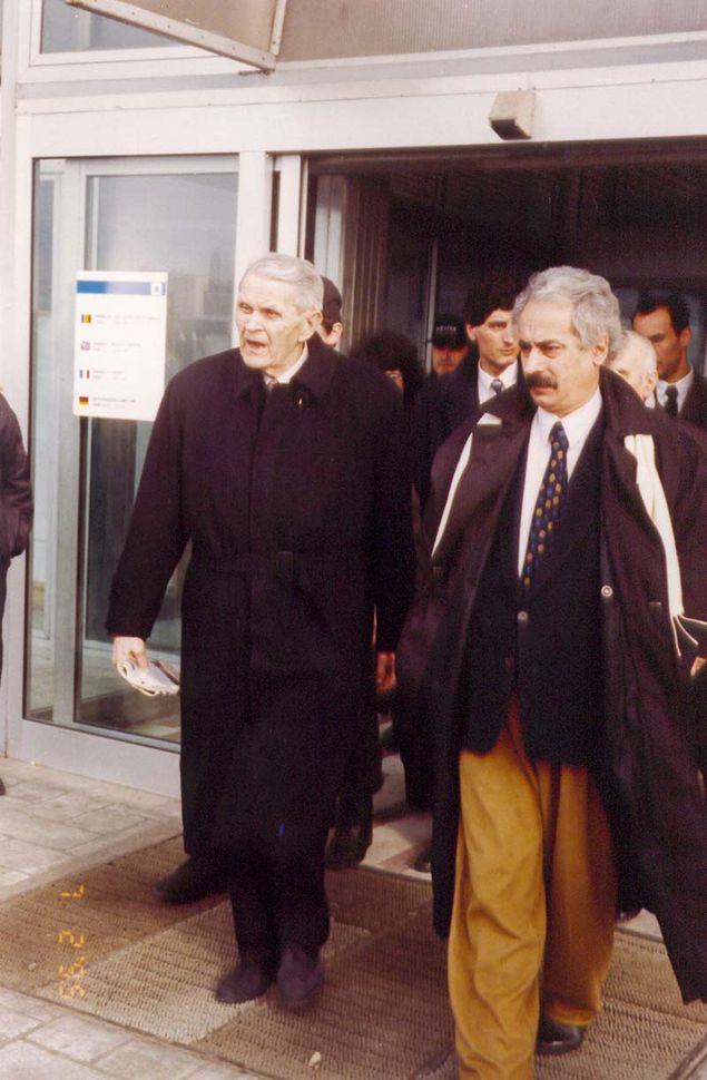 Uite cat de mult s-a schimbat Radu Vasile pe parcursul anilor. Poze de ...