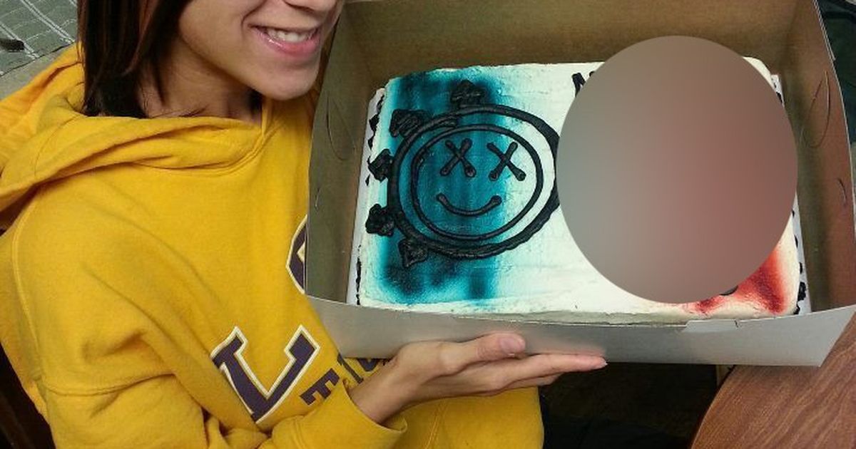 Ce gluma proasta! Uite ce mesaj au scris prietenii tinerei din imagine ...