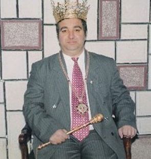 Te-ai intrebat de ce e Florin Cioaba regele rromilor? Are o coroana de ...