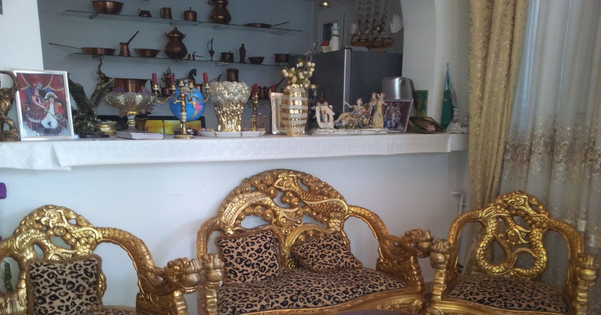 Uite ce bogatie e in casa regelui Cioaba!Obiectele de valoare si ...