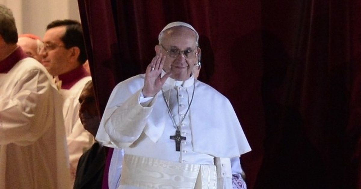 Un baietel orfan din Republica Moldova s-a intalnit cu Papa Francisc ...