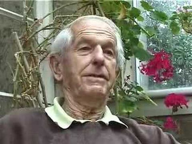 Biochimistul britanic Frederick Sanger, dublu laureat al premiului ...