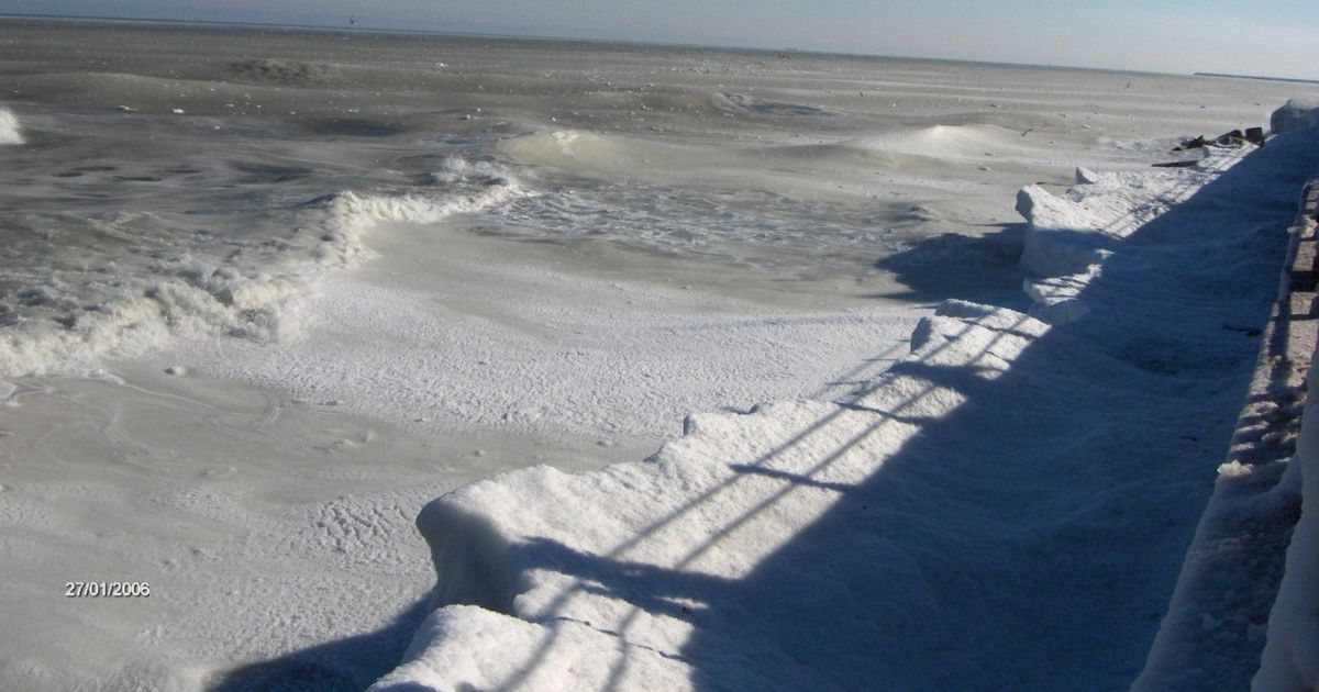A venit iarna in toata tara! Vezi ce imagini au fost surprinse la Marea ...