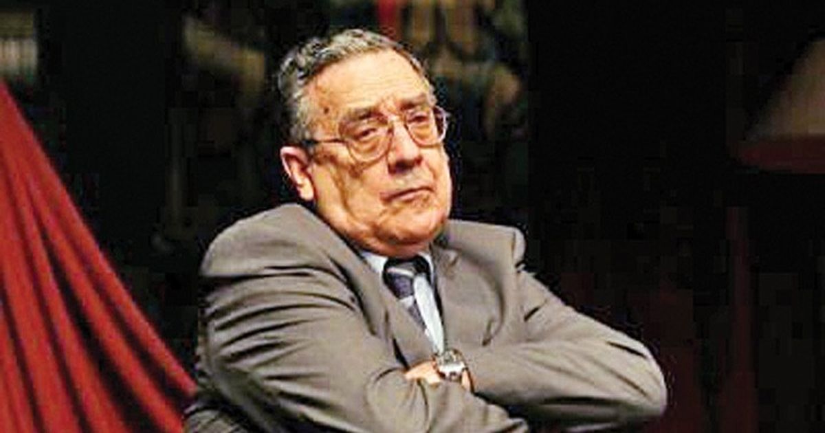 Sicriul lui Misu Fotino, un munte de flori! Vezi primele imagini cu ...