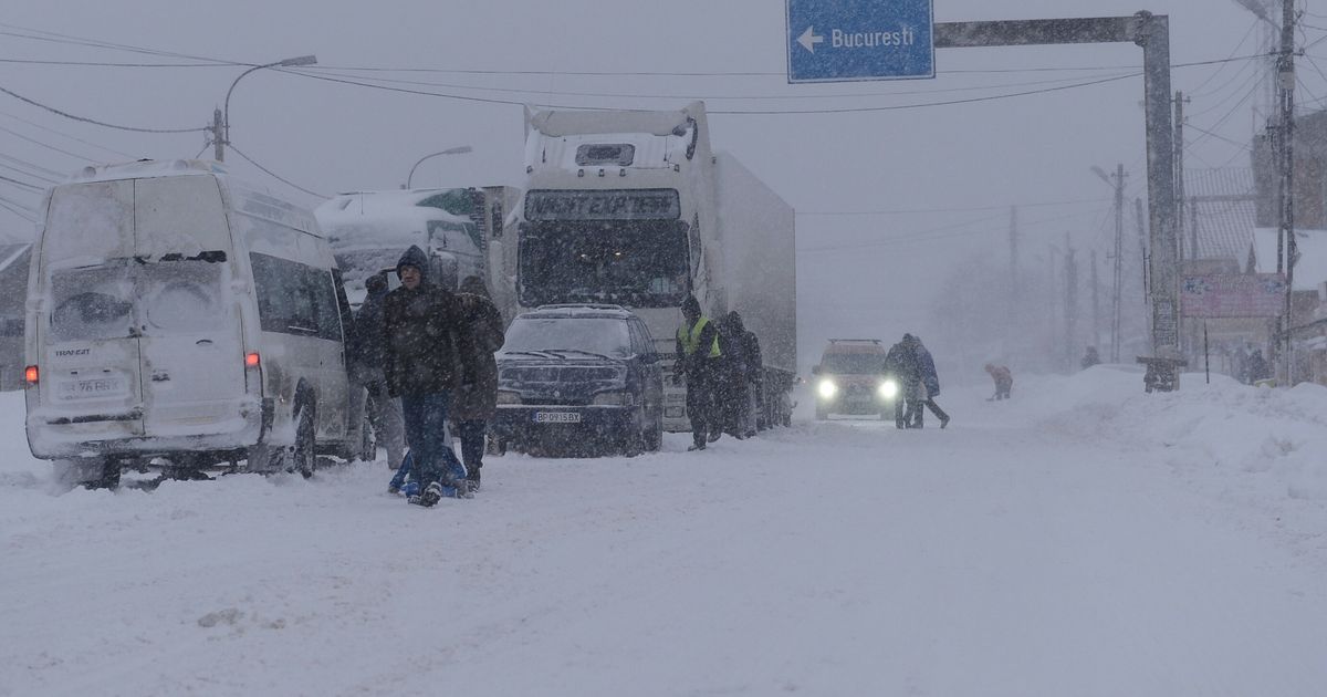Prognoza meteo pe urmatoarele zile: ninsoarea nu se opreste pana in ...