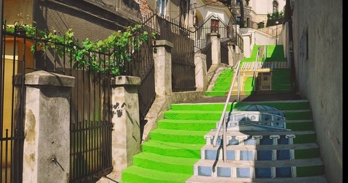 FOTO! Singura strada cu trepte din Bucuresti, pictata in culori ...