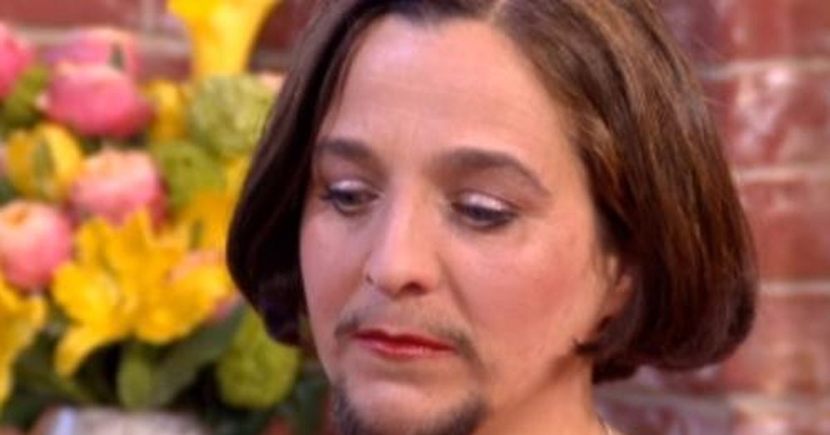 Ai mustata si cosuri? Uite ce boli si pastile cauzeaza par negru pe ...