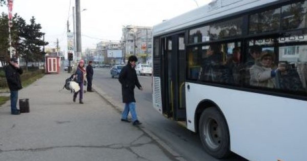 Panica la Galati! Un autobuz de transport in comun, plin cu pasageri, a ...