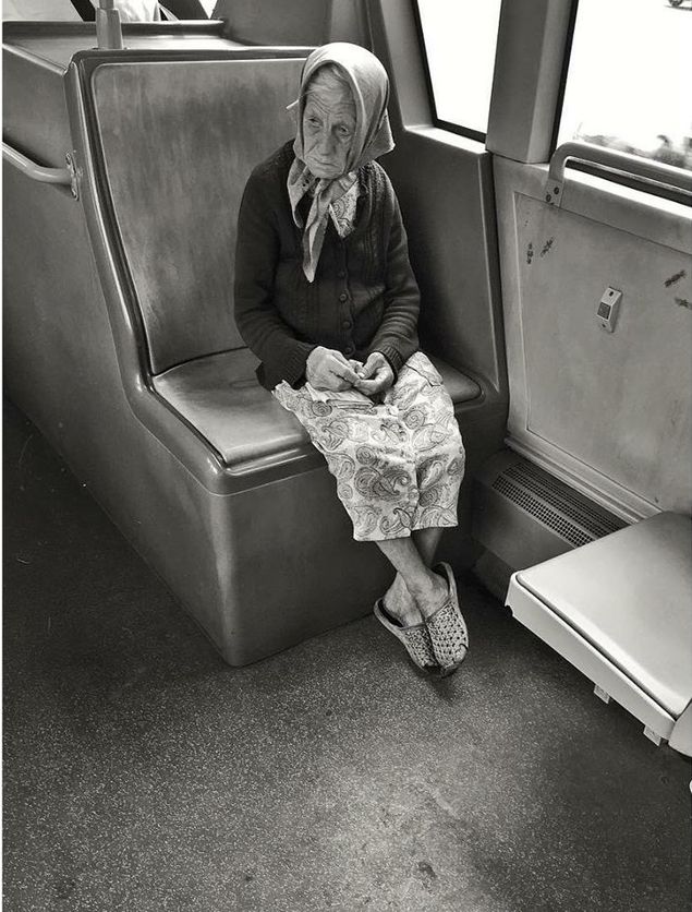 Cea mai dureroasa poza din autobuzul 300 din Bucuresti! Cum arata ...