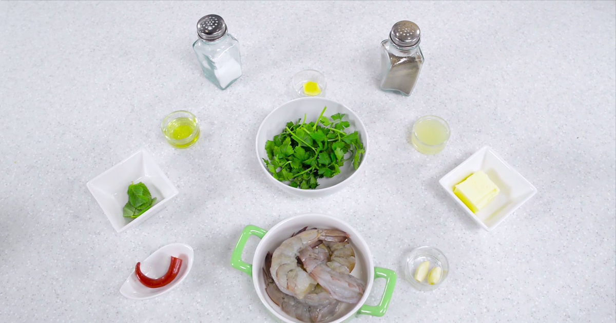 VIDEO O reteta delicioasa: creveti la tigaie cu piure de porumb - WOWBiz