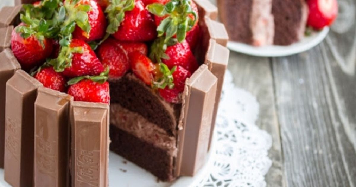 Tort Kit Kat cu capsuni, interzis de rapid! Fara coacere si gata in 10 ...