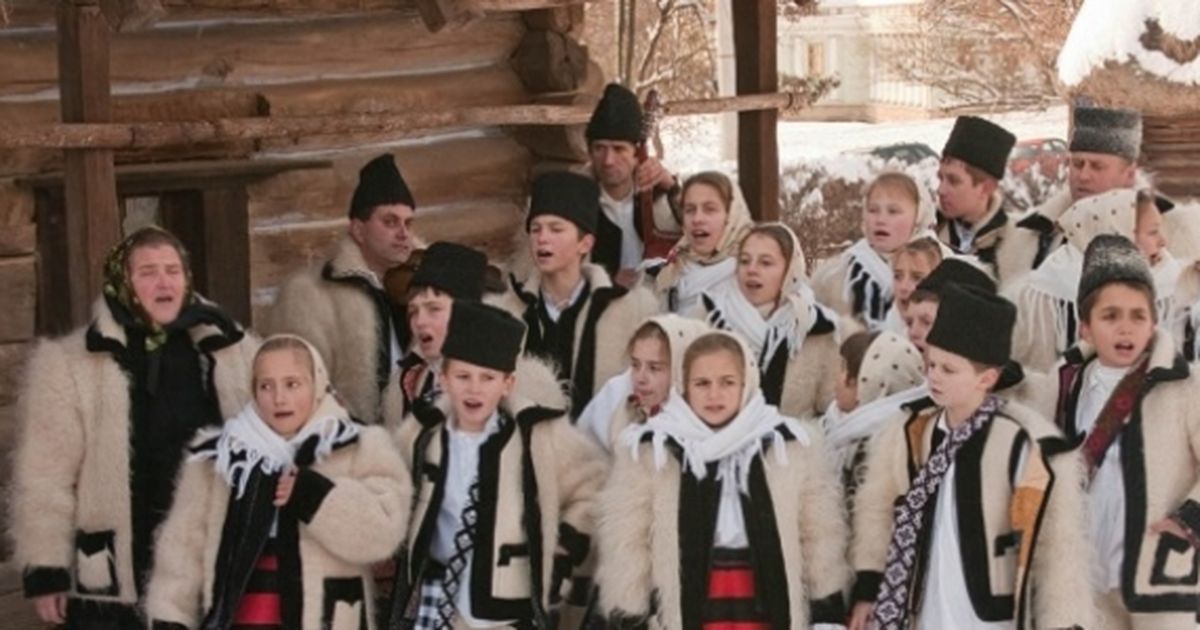 TRADITII si SUPERSTITII de Anul Nou. Fara pui, fara plans, dar cu haine ...