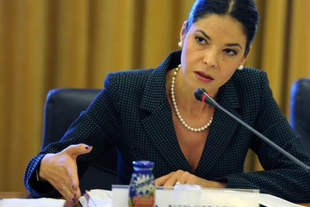 Cu el se iubeste cel mai bogat ministru din Guvernul Grindeanu! Sotul ...