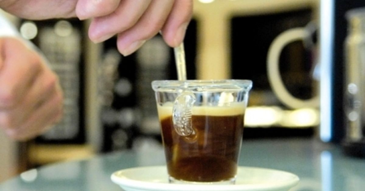 Bei cafea la plic sau de la automat? Nu o sa o mai faci, dupa ce afli ...