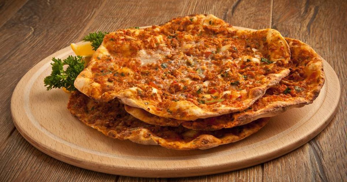 Lahmacun (pizza turceasca) - reteta delicioasa - WOWbiz.ro