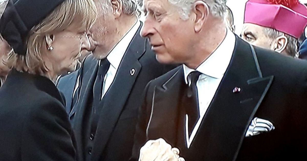 Gestul facut de Printul Charles, la inmormantarea Regelui Mihai! De ce ...