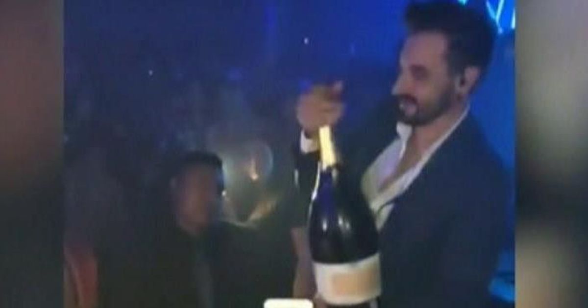 A vrut sa impresioneze cu o sticla de sampanie 34.000 de euro, dar a ...