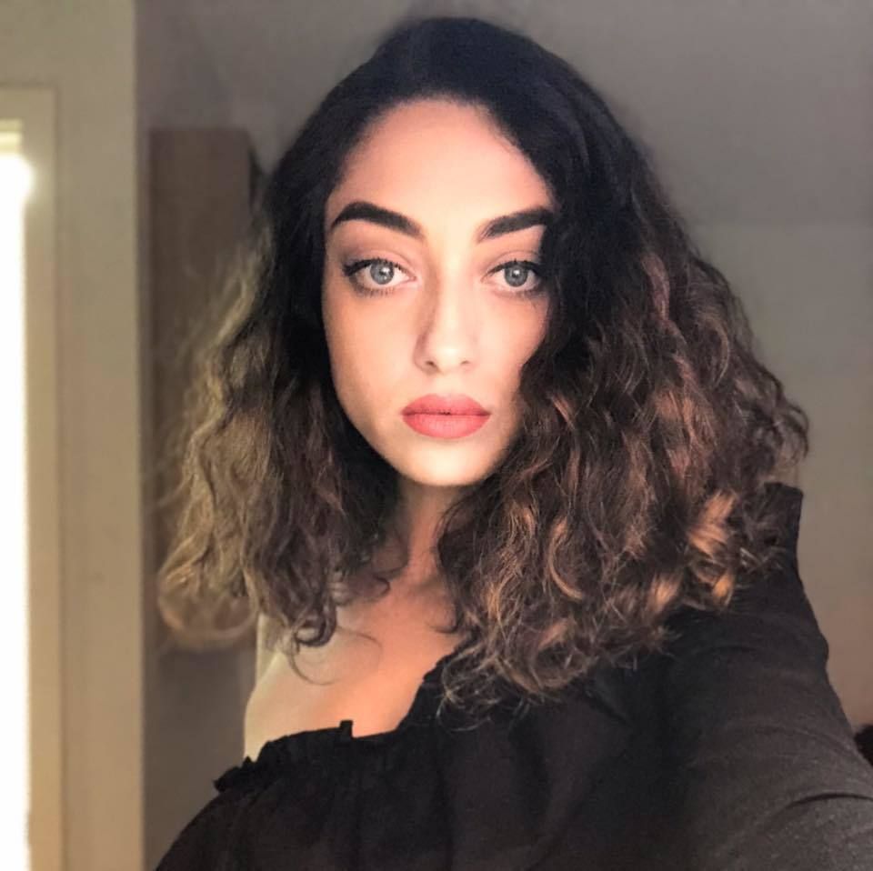 Cea mai frumoasa tiganca din Romania s-a angajat ca translator - WOWBiz