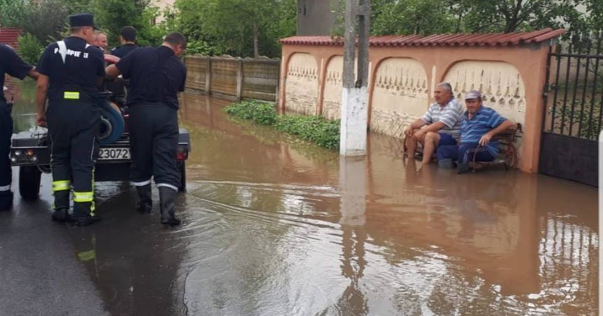 Imagini de la inundatiile din Romania care au devenit virale - WOWBiz